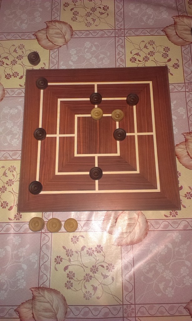 A Fairly Quick Game – Nine Men’s Morris! | Tame The Board Game